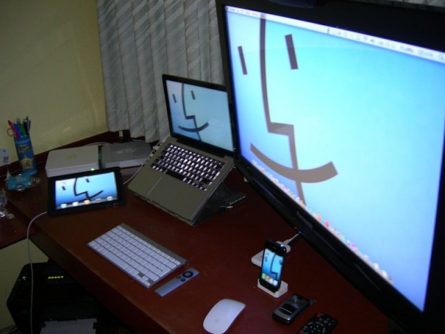 Cult of Mac's Readers Have The Coolest Mac Setups - Round One [Gallery ...