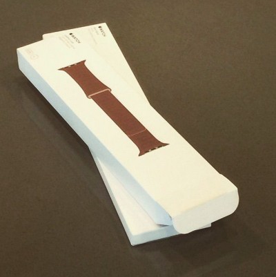 Pictures reveal Apple Watch packaging and charging station
