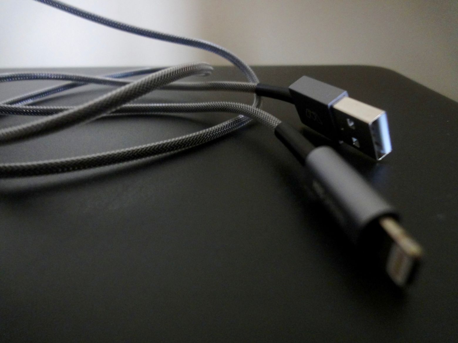 Review: MOS Spring Lightning Cable is near unbreakable