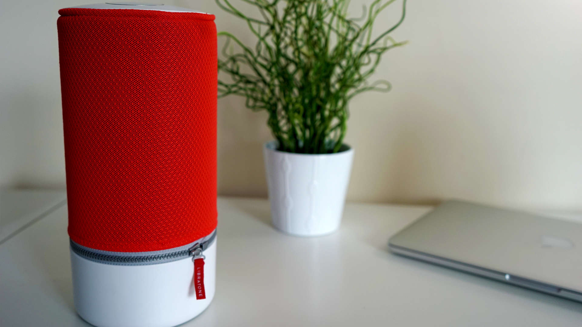 Review: Libratone Zipp(s) powerful sound into stunning design