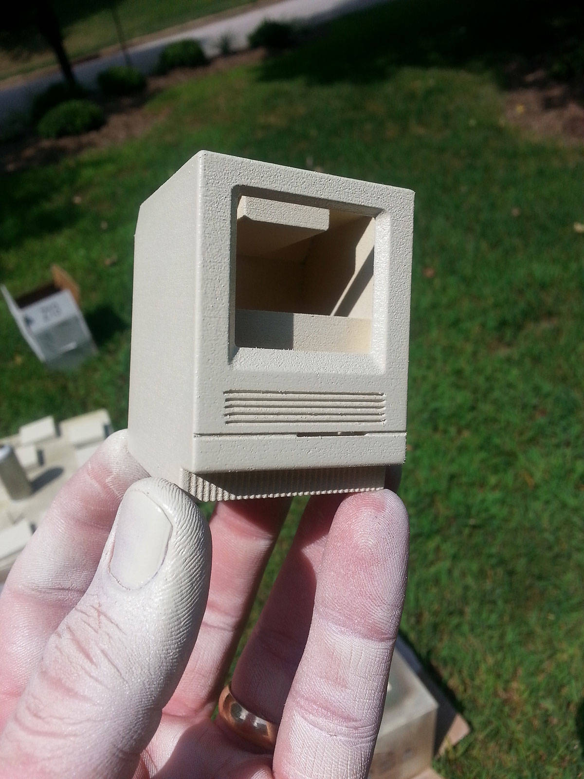Retro Apple fan makes 3D miniatures of classic Macs