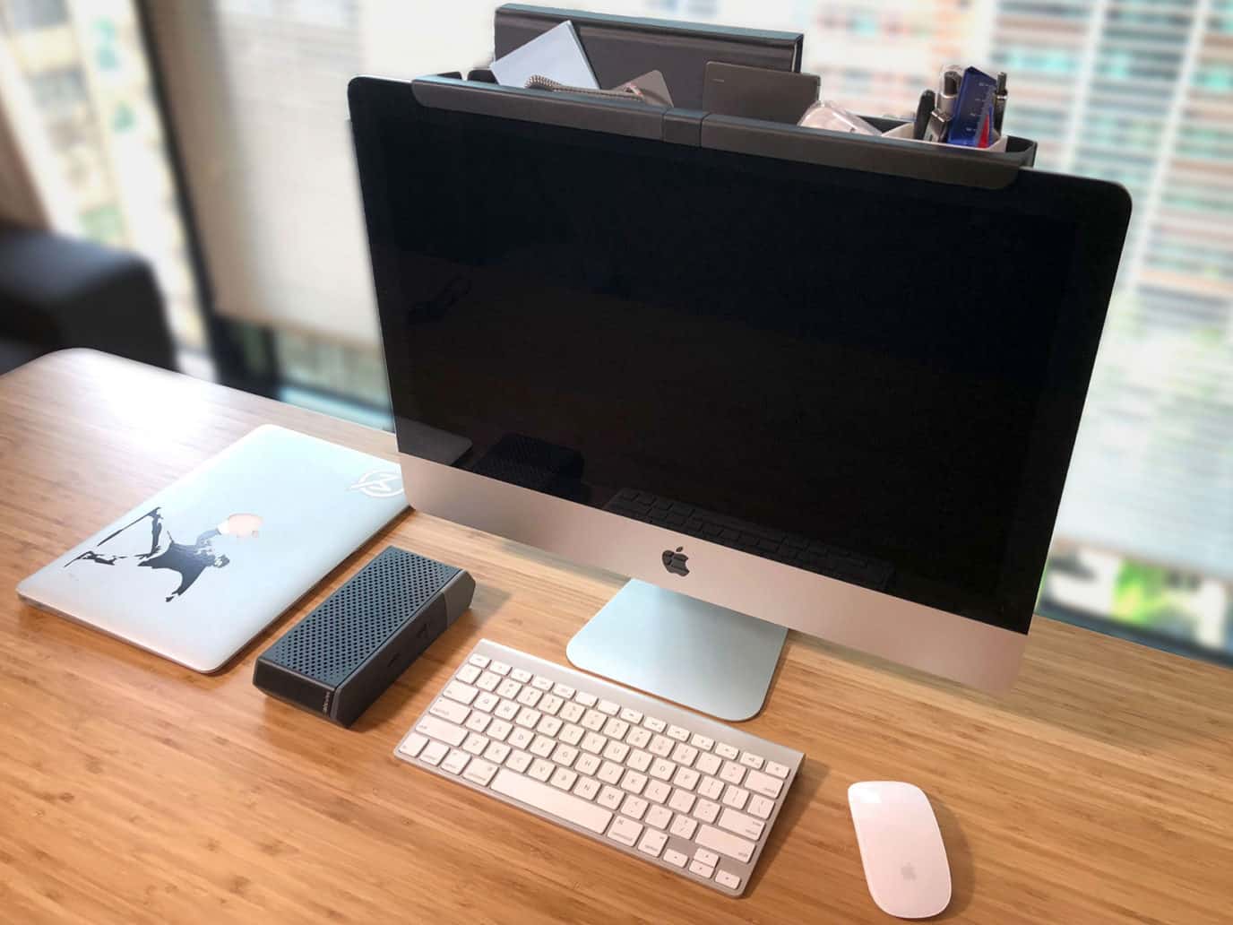 Desk clutter finds new home with this iMac caddy | Cult of Mac