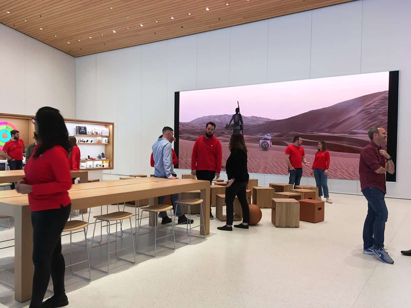 Apple's giant glass triangle touches down in Brooklyn | Cult of Mac