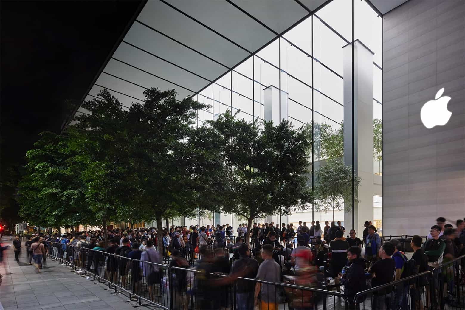 Smiling Apple fans show off their new haul of devices | Cult of Mac