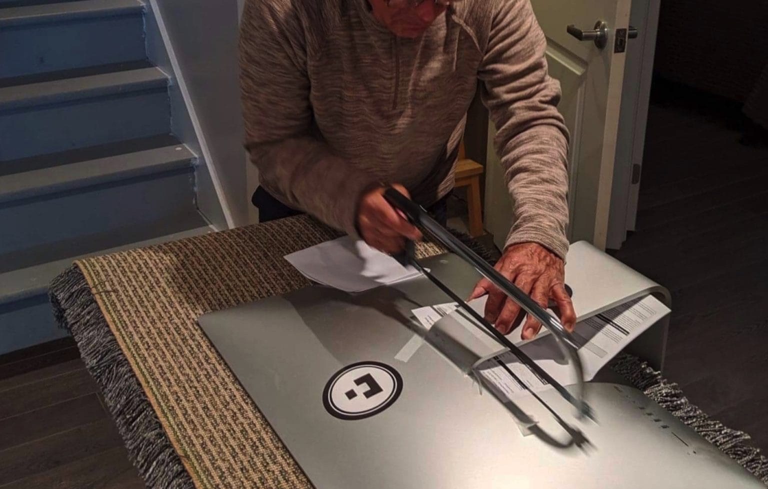 Is a hacksaw the best way to remove an iMac stand? | Cult of Mac