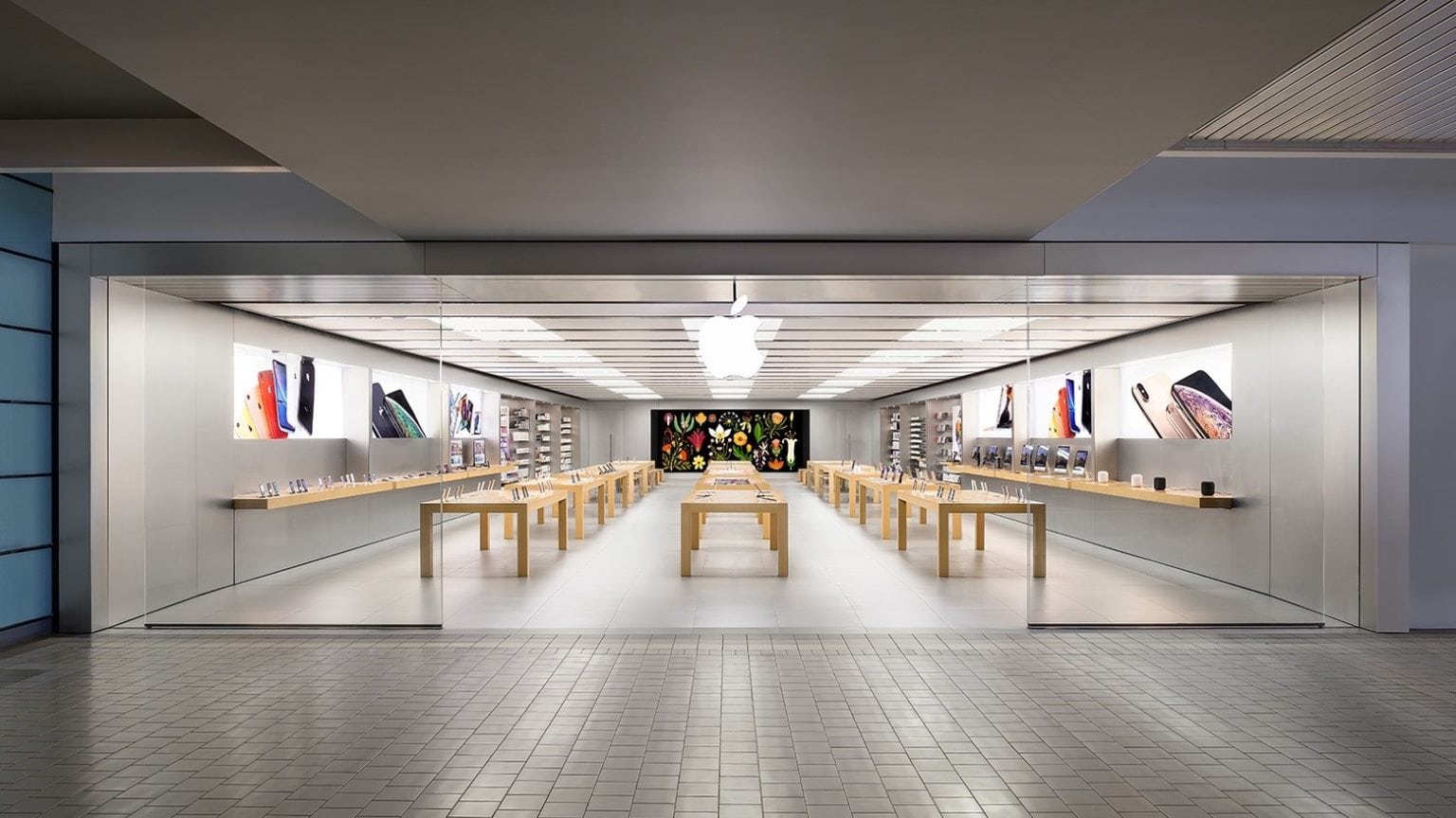 Apple starts gradual reopening of its US stores next week