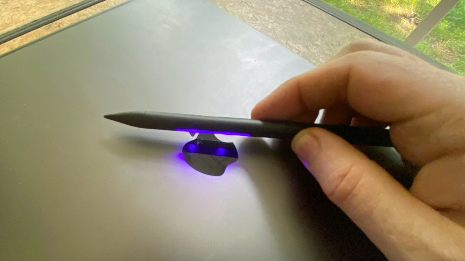 Adonit Note-UVC review: iPad stylus and UVC sterilizer