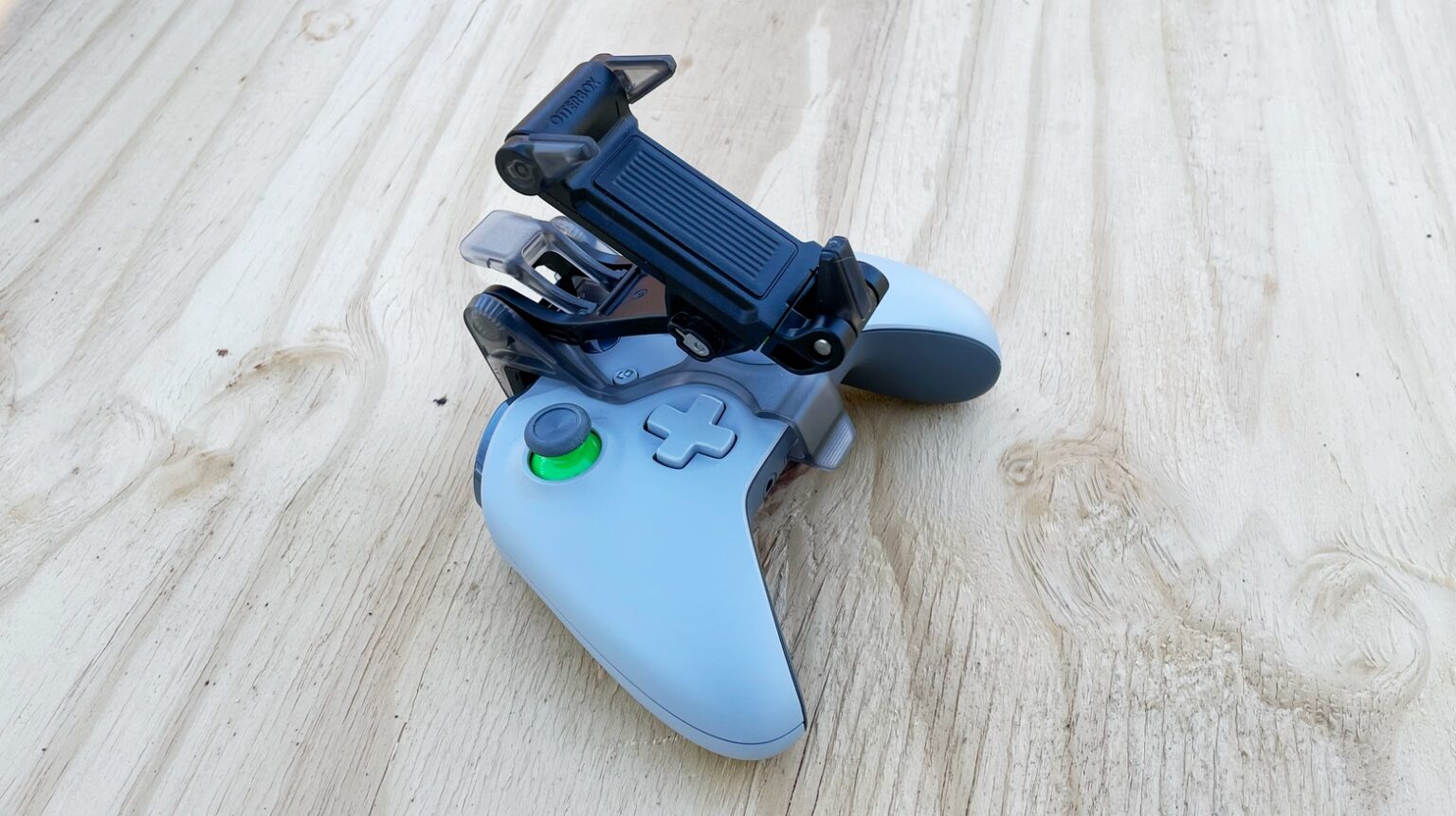 OtterBox Mobile Gaming Clip review: Mount iPhone on Xbox controller