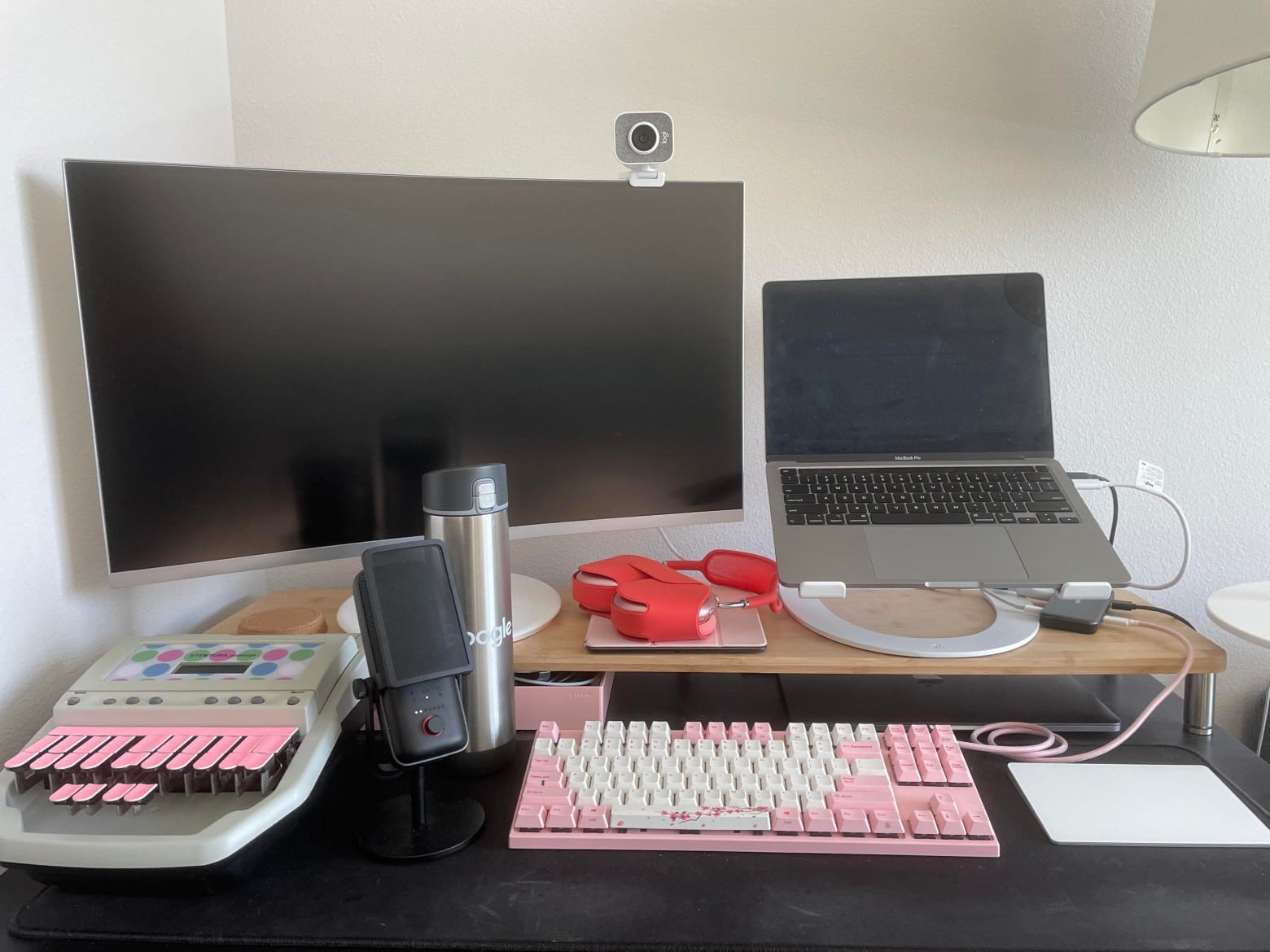 Before-and-after pics: Guess which one has the steno machine [Setups ...