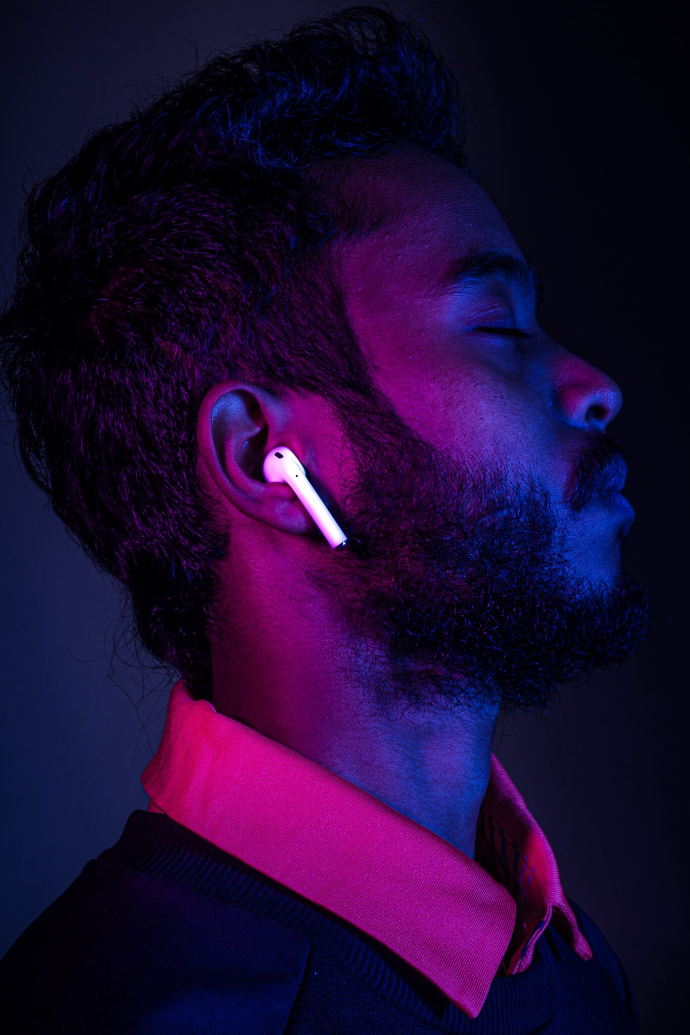 AirPods launch, quickly conquer world: Today in Apple history