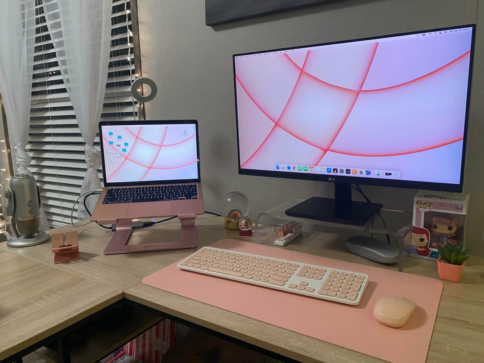 Budget-friendly MacBook Air workstation gets it done with flair [Setups ...