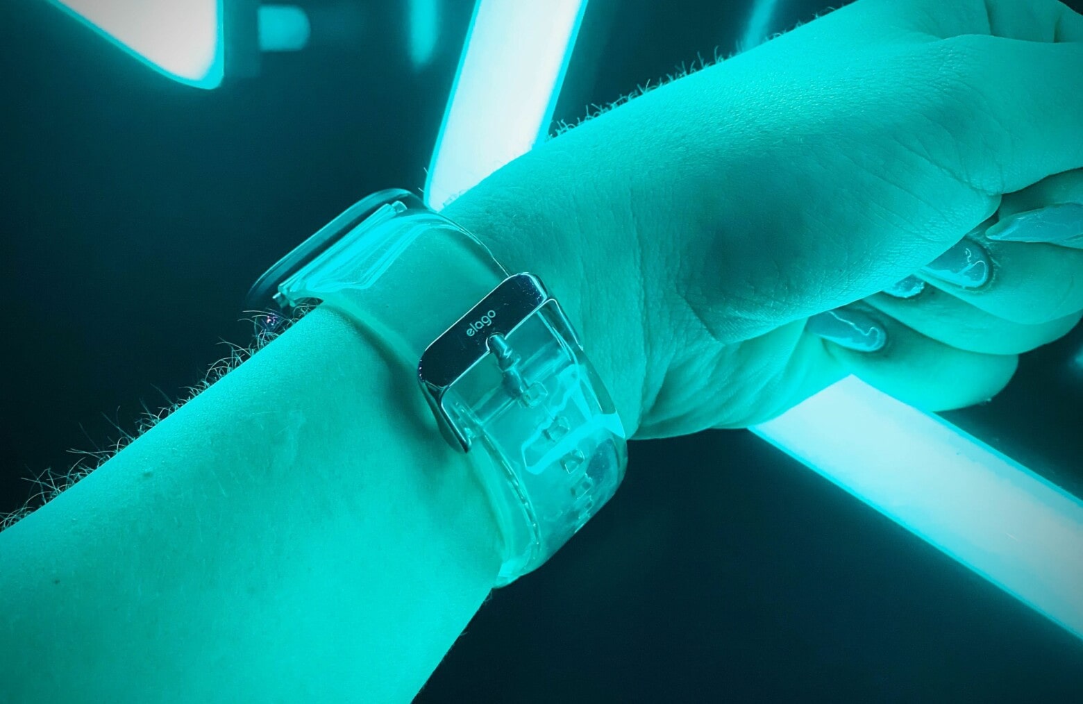 Elago Clear band for Apple Watch looks great, feels even greater [Review]