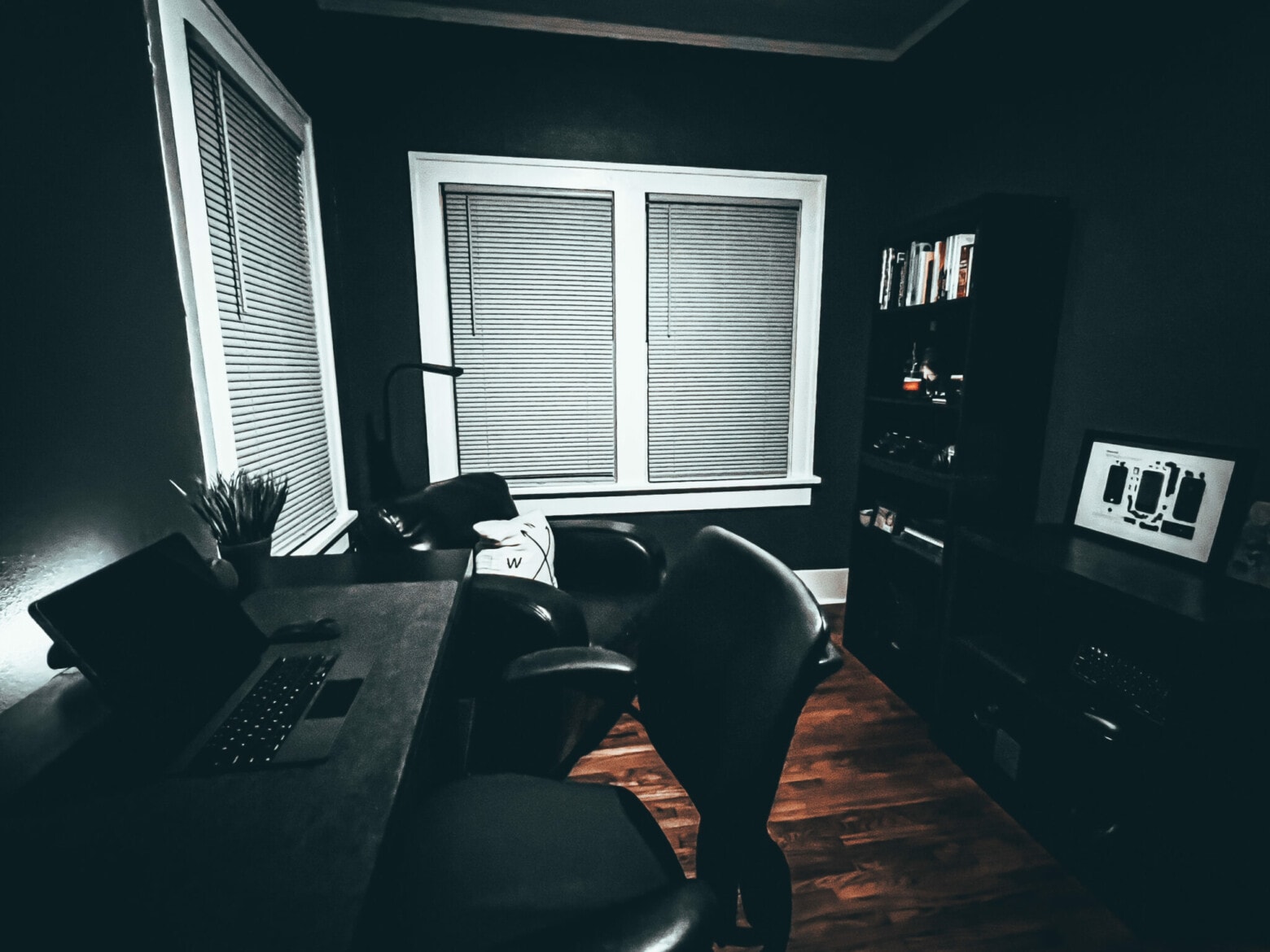 Full-on ‘Dark Mode’ brings creativity into focus [Setups] | Cult of Mac