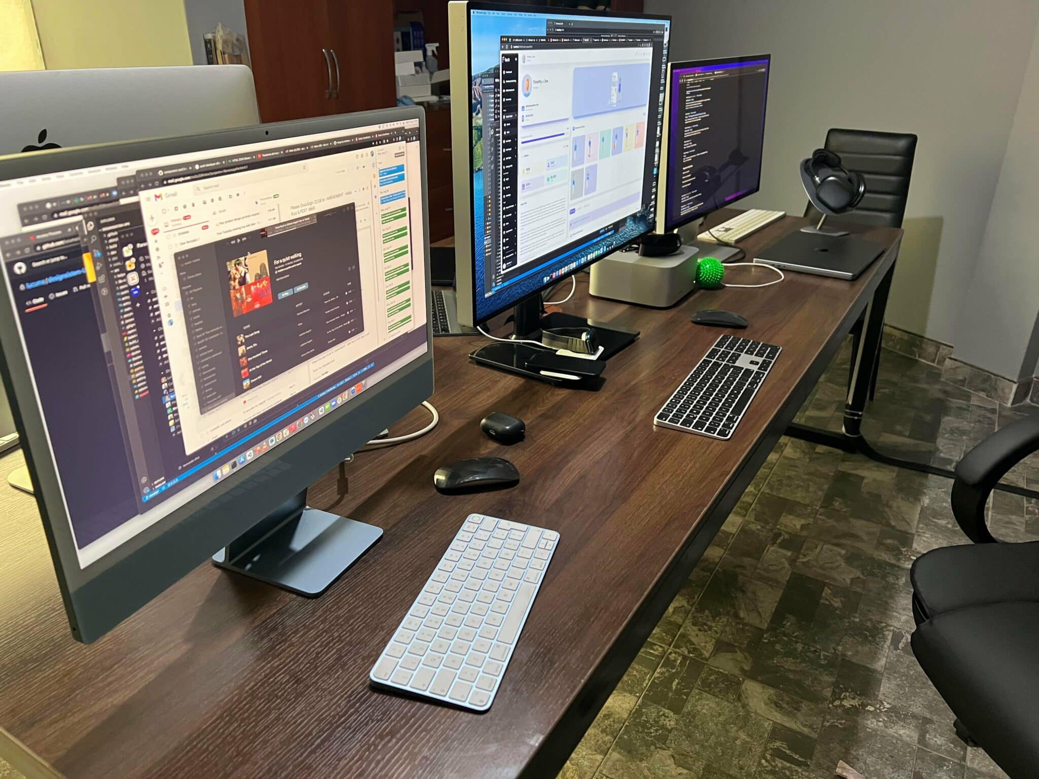 This sick rig sports 9 Macs and 3 Apple displays [Setups] | Cult of Mac