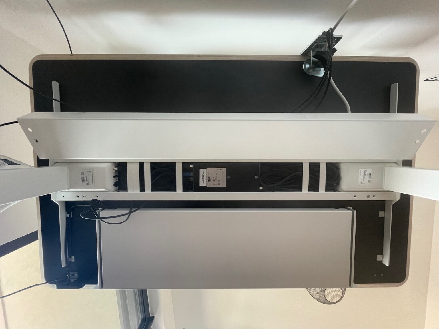 Developer’s M1 MacBook Pro rig is all there in black and white [Setups ...