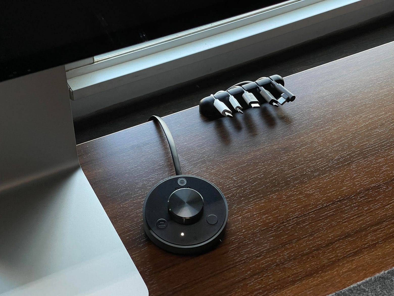 New Studio Display prompts cable cleanup in killer workstation [Setups ...