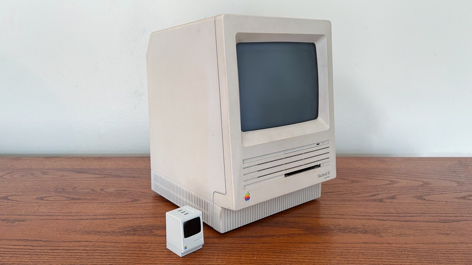 Shargeek Retro 67 review: Adorable Macintosh-shaped charger