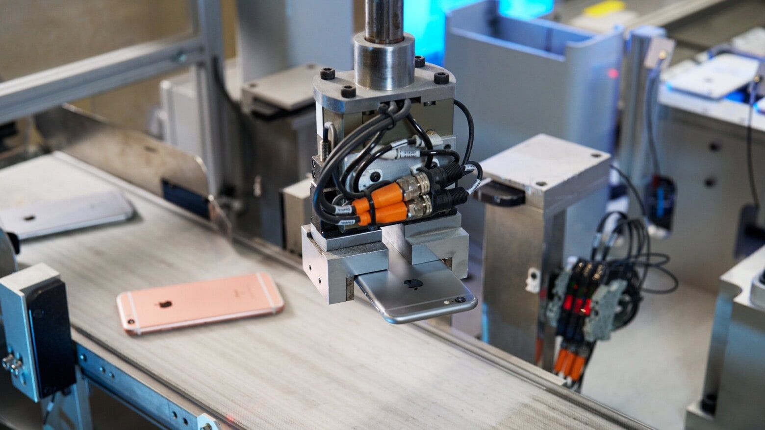 Apple accelerates push to make iPhones 100% recycled | Cult of Mac