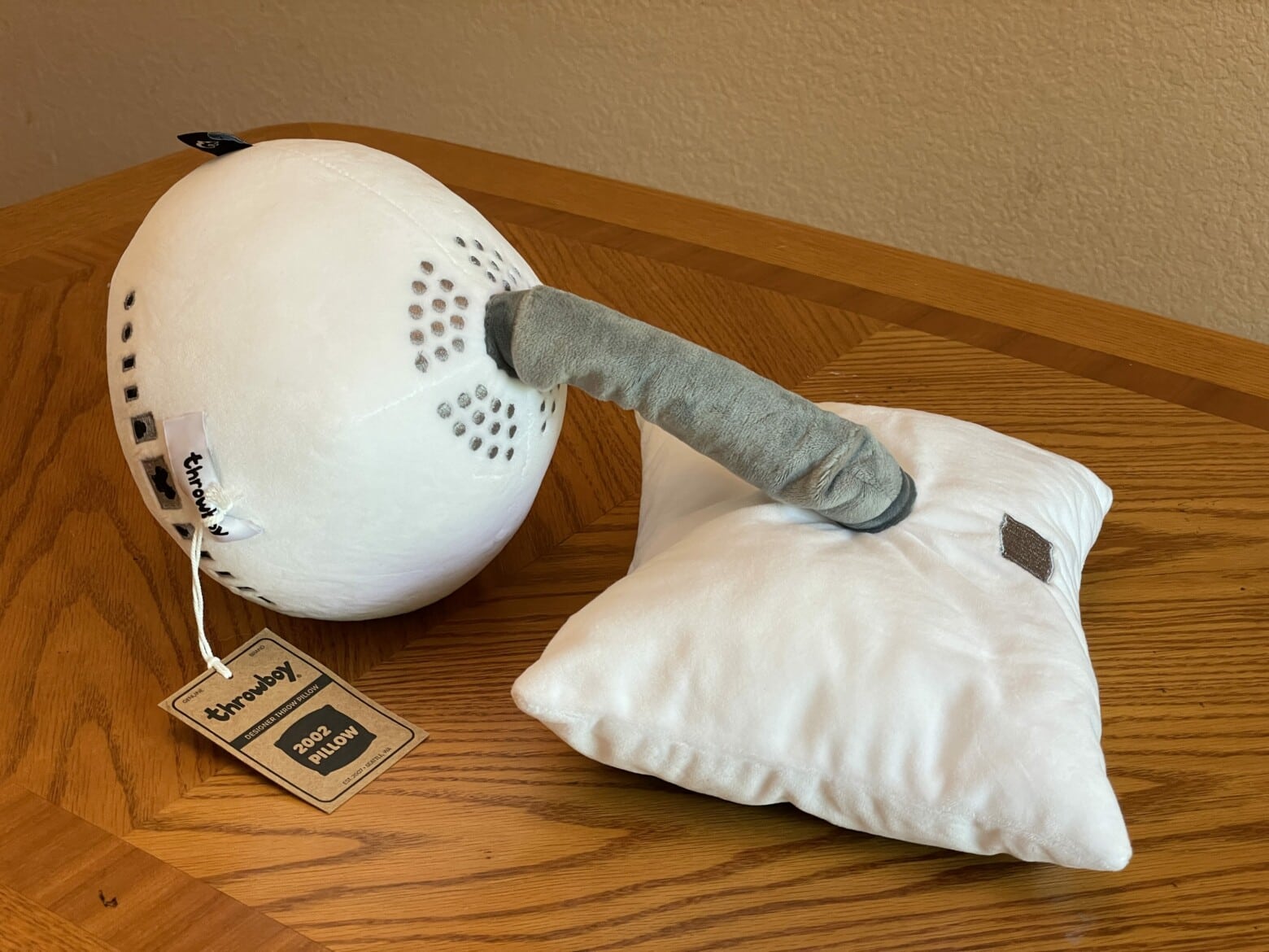 Sit on your favorite Mac with a Throwboy pillow [Review]