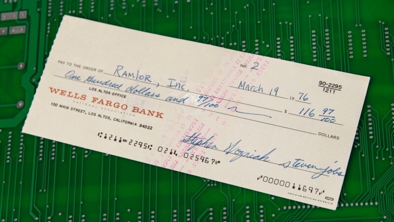 Apple-1 ad handwritten by Steve Jobs sells for amazing $176,000 | Cult ...