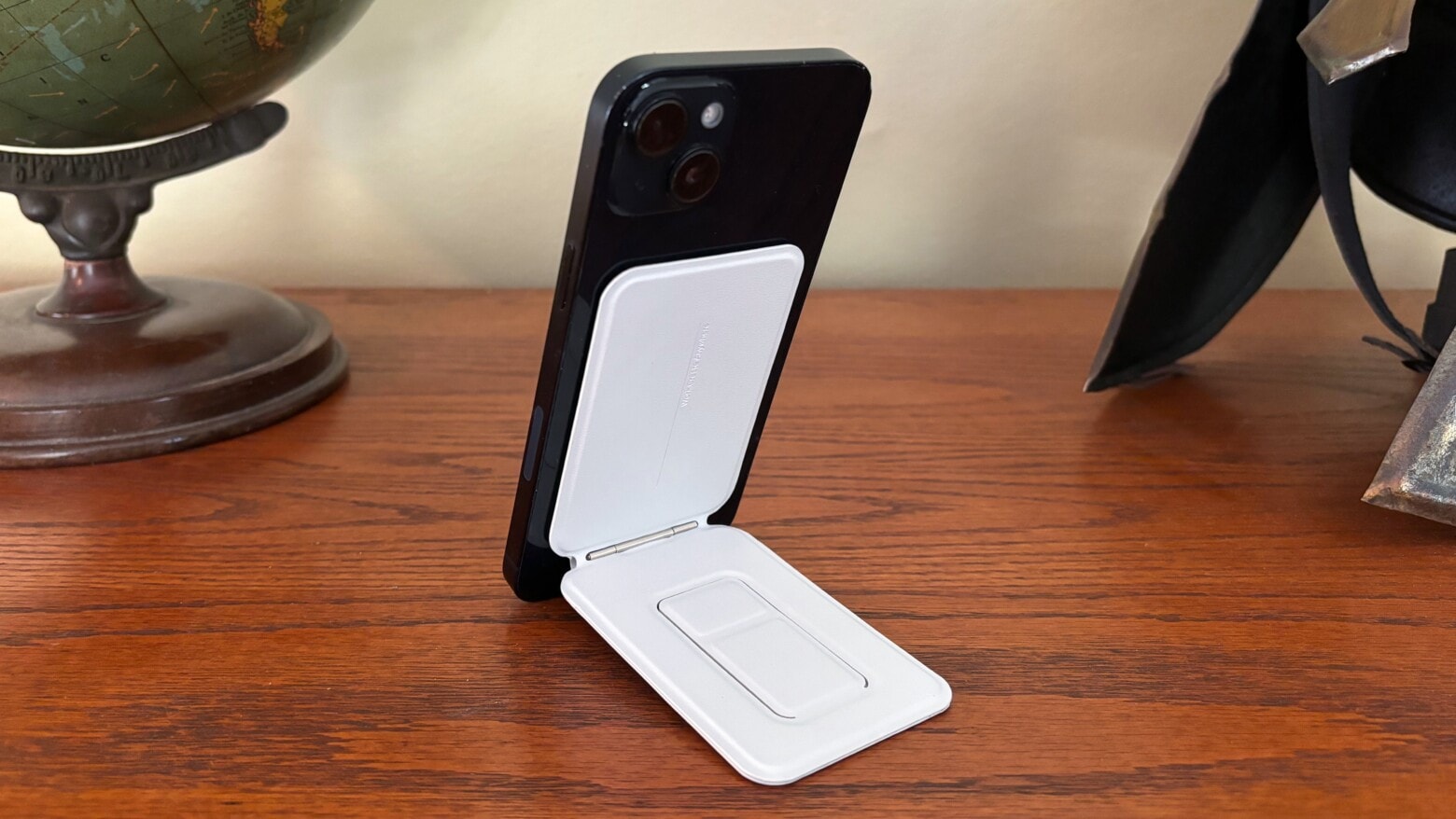 Moft Snap Phone Tripod Stand review: Lifts iPhone way, way up