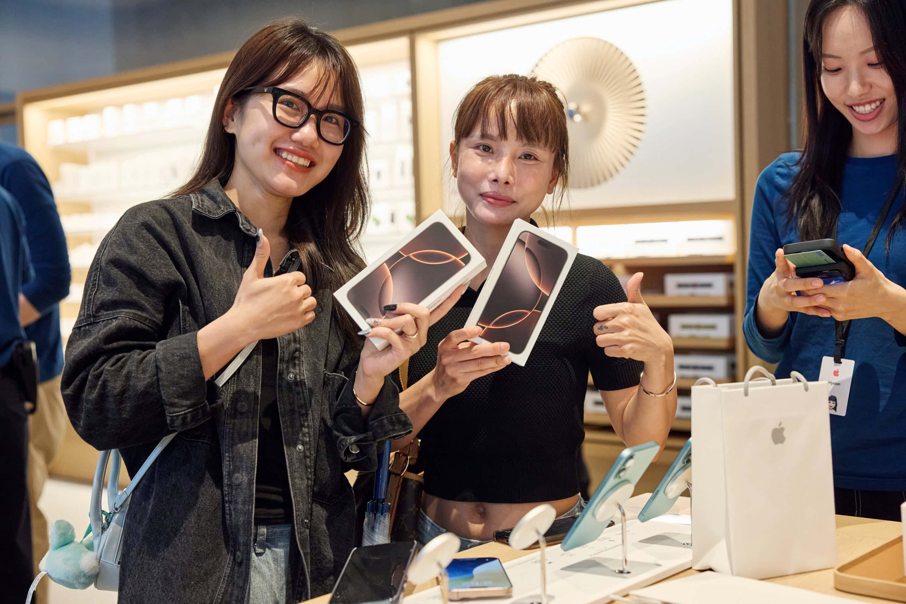 iPhone 16 launch day photos show crowded Apple Stores globally | Cult ...