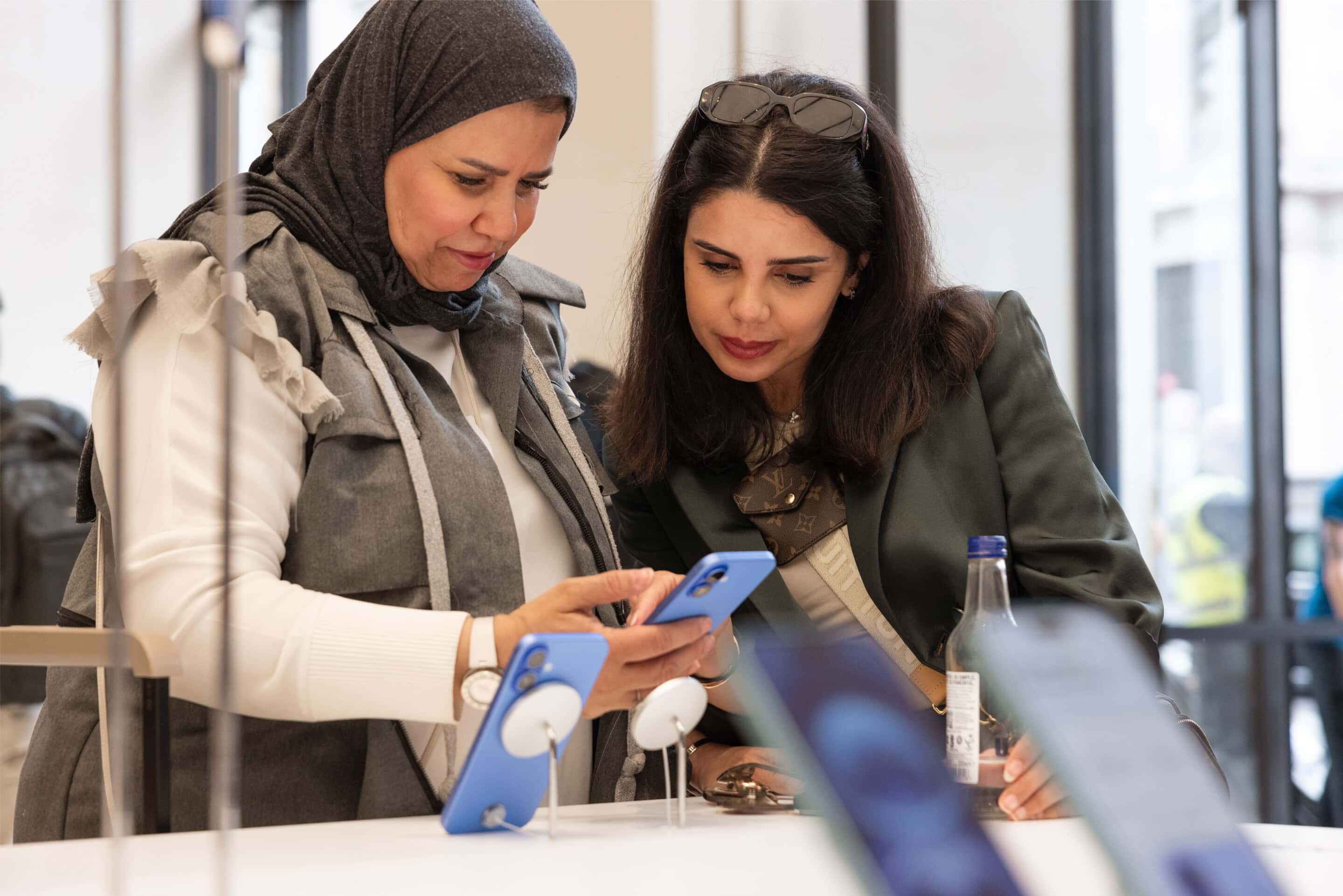 iPhone 16 launch day photos show crowded Apple Stores globally | Cult ...