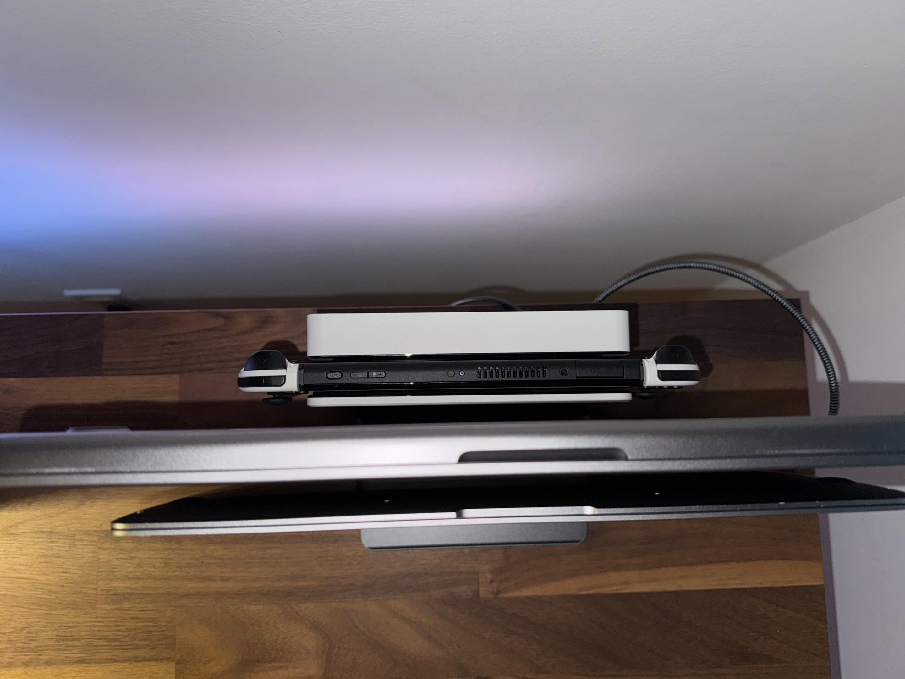 MacBook Pro cable management tip keeps it clean and simple | Cult of Mac