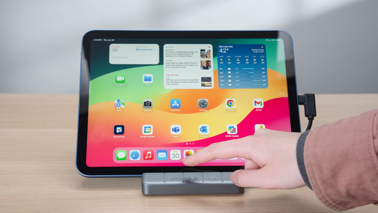 This 6-port hub also offers iPad stand and even media controls | Cult ...