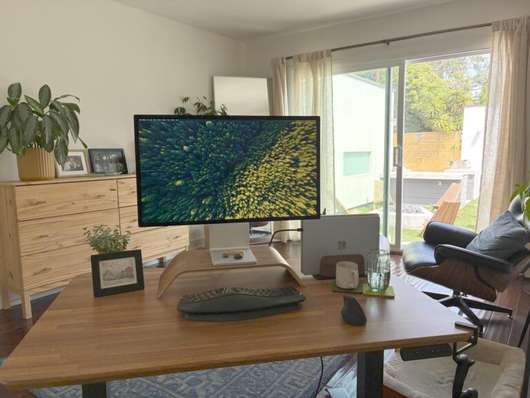Dual vertical laptop stand makes display switching easier | Cult of Mac